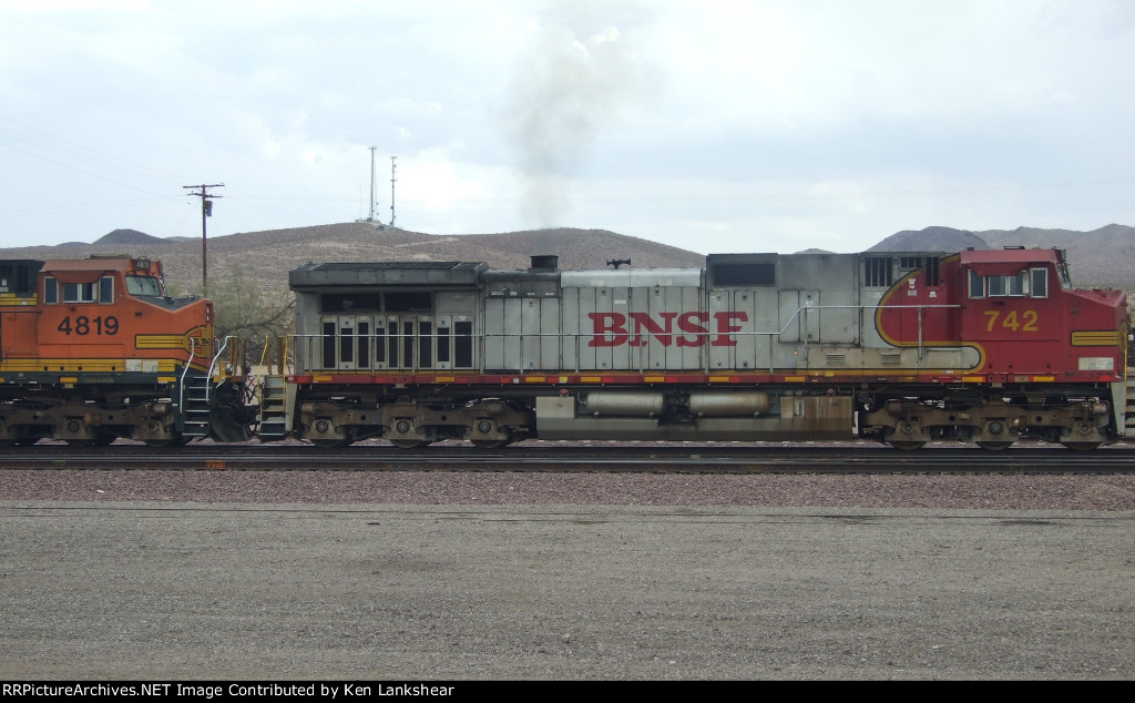 BNSF 742
